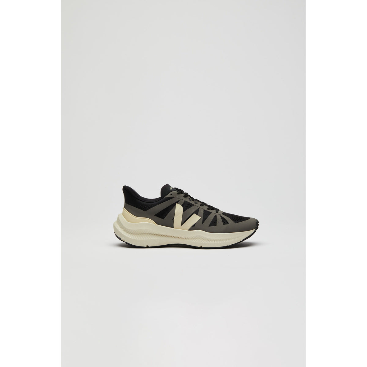 Veja Women's Condor 3 Engineered Mesh in Black Calcaire | Footprint USA